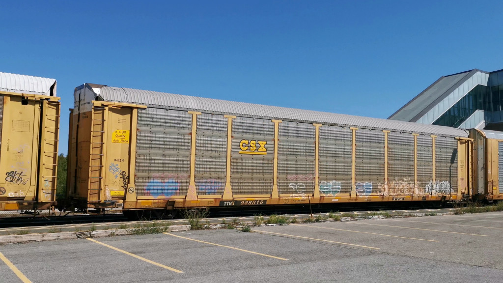 CSX B1124 (Body) TTGX 988016 (Flat)